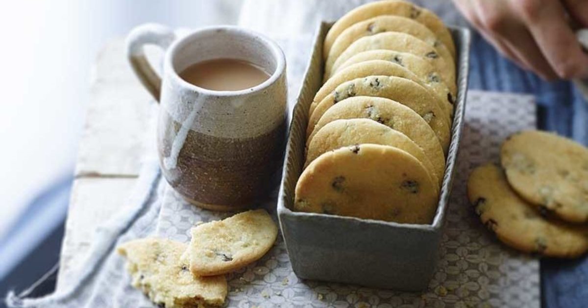 Food and Travel Magazine | Vanilla and currant biscuits