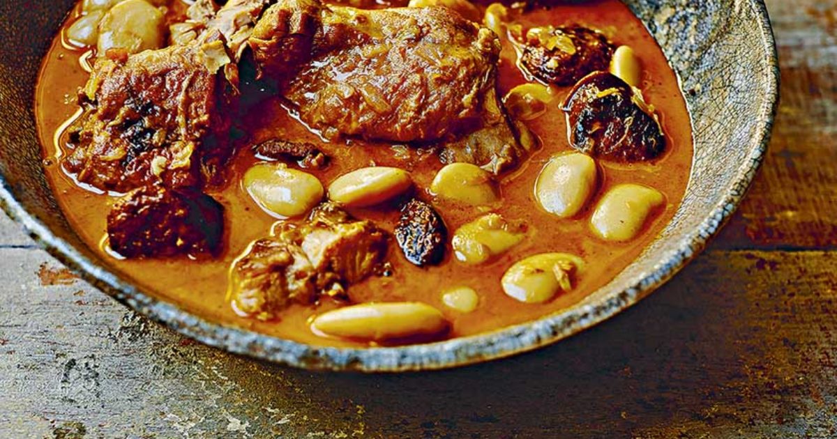 Food and Travel Magazine | Rabbit with white beans and chorizo