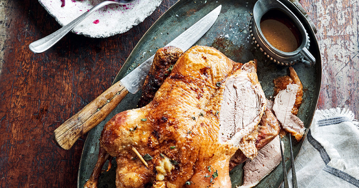Food and Travel Magazine | Roast duck with apple sauce and red cabbage