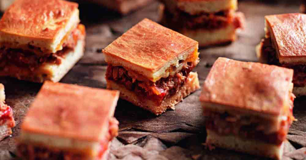 Food and Travel Magazine | Tuna and red pepper empanada